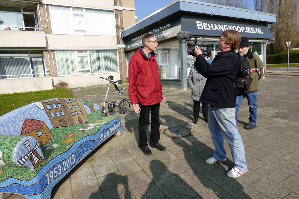Mario Bosch geeft rondleiding langs kunst in de wijk – Stichting Vitaal ...